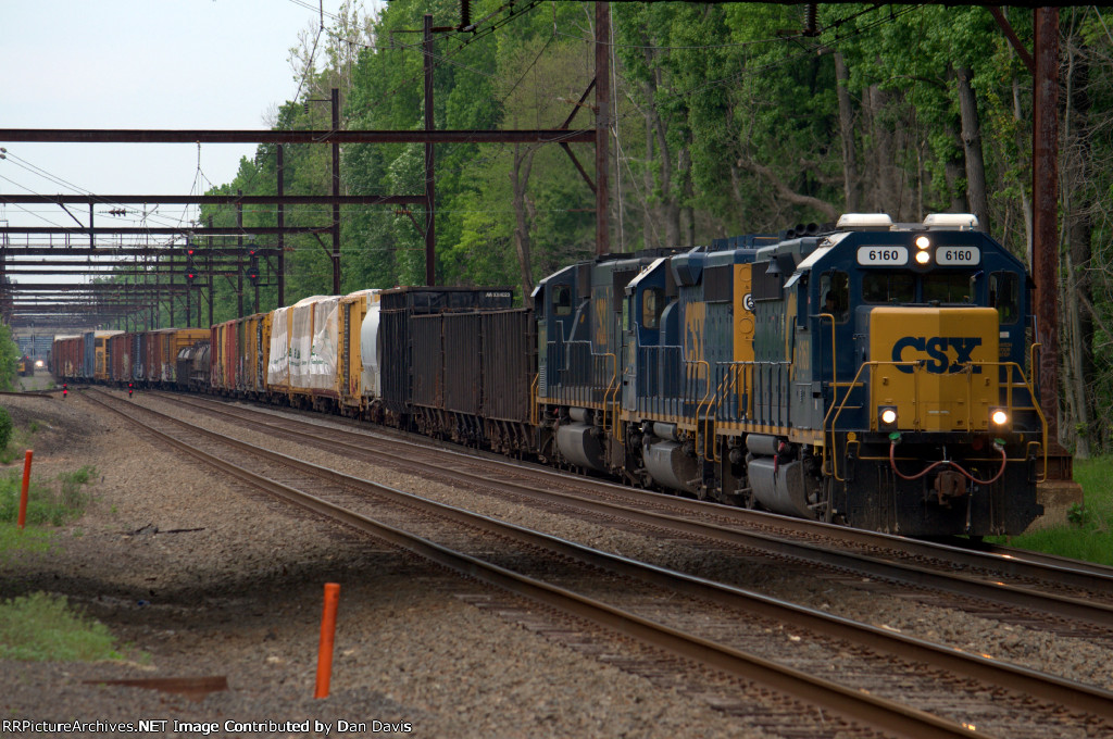 CSX GP40-2 6160 leads C770-27